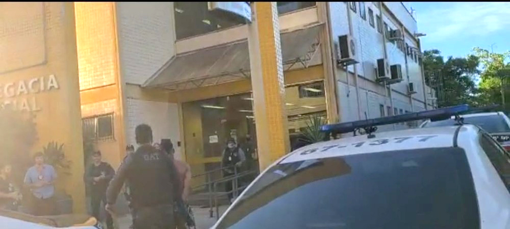 Operação Em Barra Do Piraí Cumpre Mandados De Prisão E De Busca E